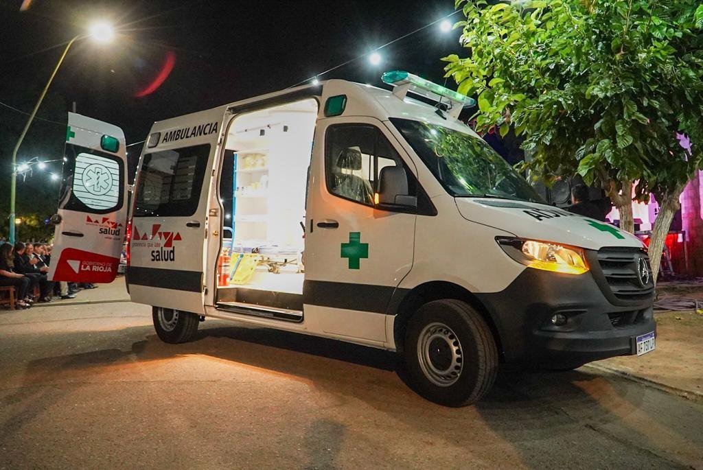 Entregan ambulancia a la localidad de Campanas