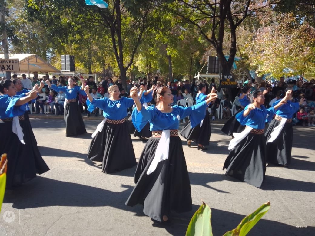 Acto y Gran Pericón en plaza Caudillos Federales