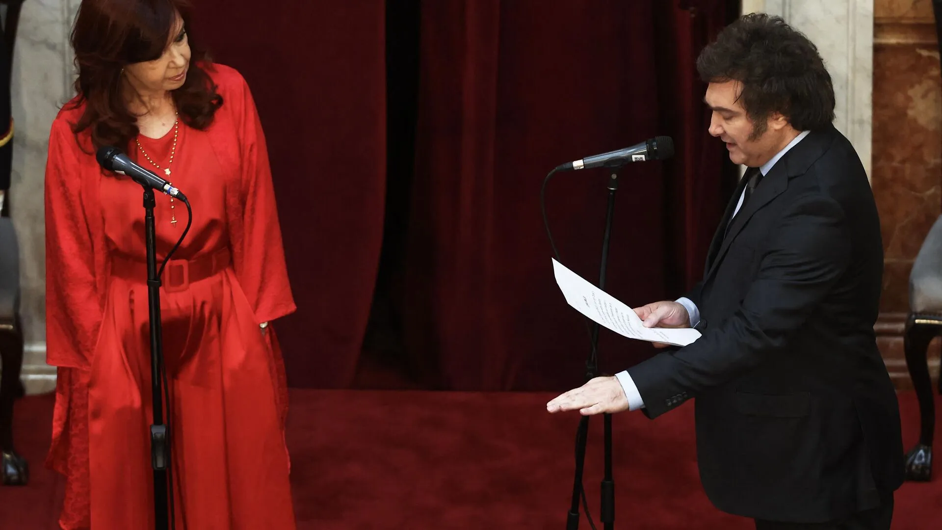 Ante la Asamblea Legislativa, Javier Milei juró como presidente de los ... Ante la Asamblea Legislativa, Javier Milei juró como presidente de los ...